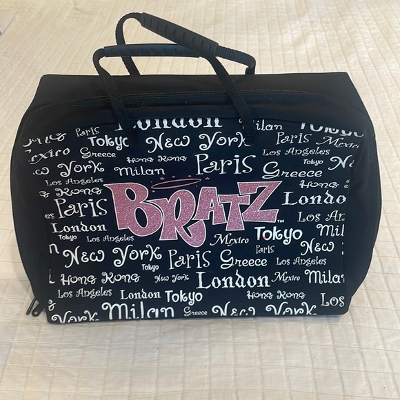Bratz | Accessories | Y2k Bratz World Tour Storage Case Sparkly Carry ...